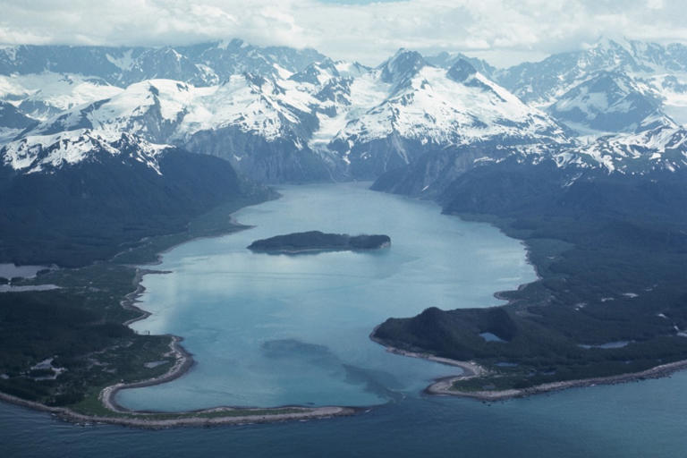 The biggest tsunami ever recorded: Inside the 1,720-foot wave (video)