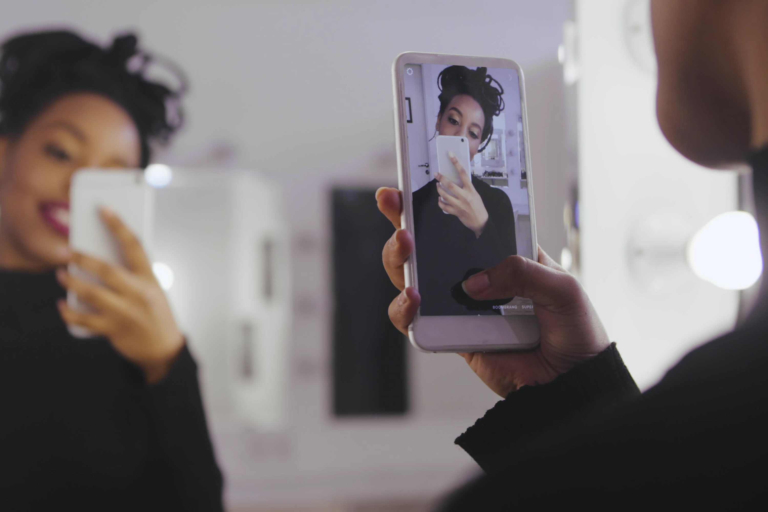 Gen X woman asks other "50s" to share selfies—internet stunned at response