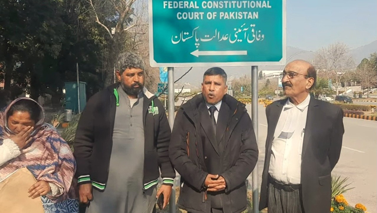Pakistan court gives Muslim kidnapper custody of 13-year-old Christian girl