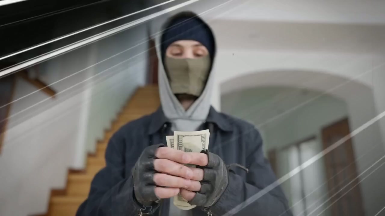 25 of the most unforgettable scams of all time
