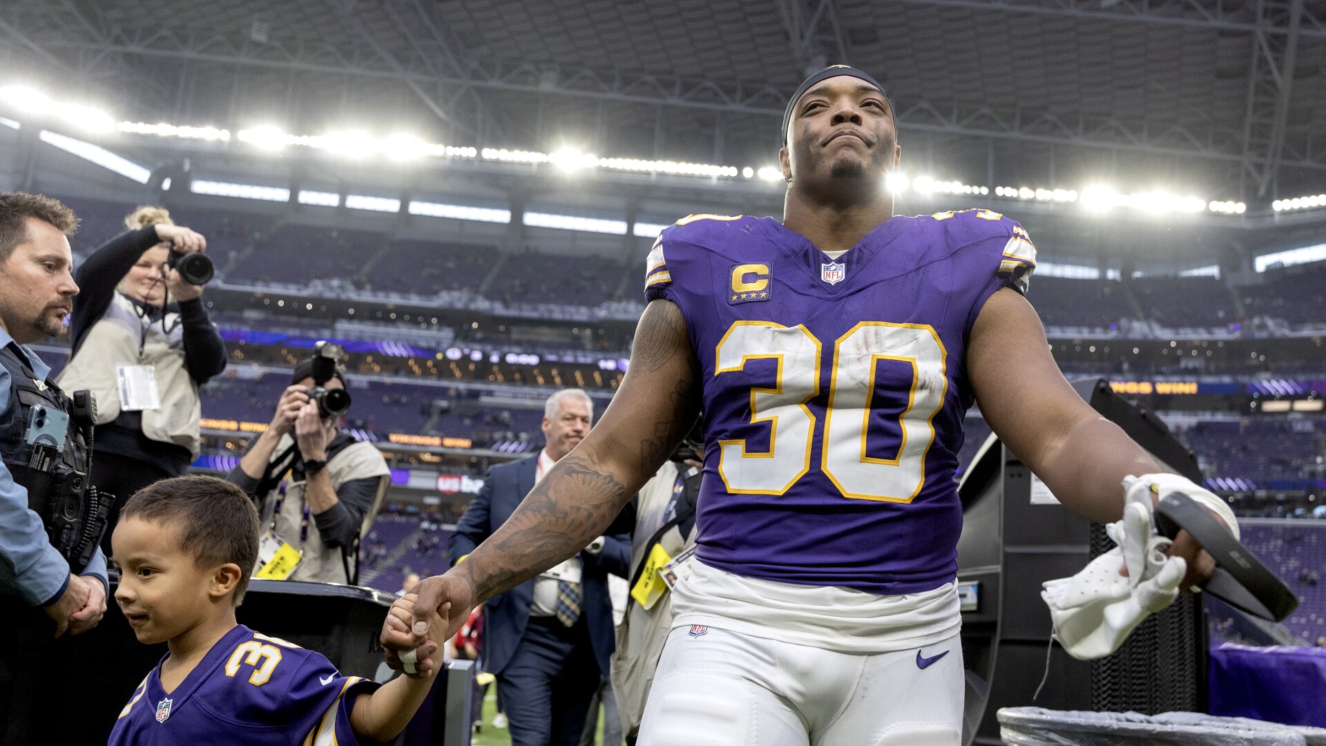 Vikings FB CJ Ham announces his retirement