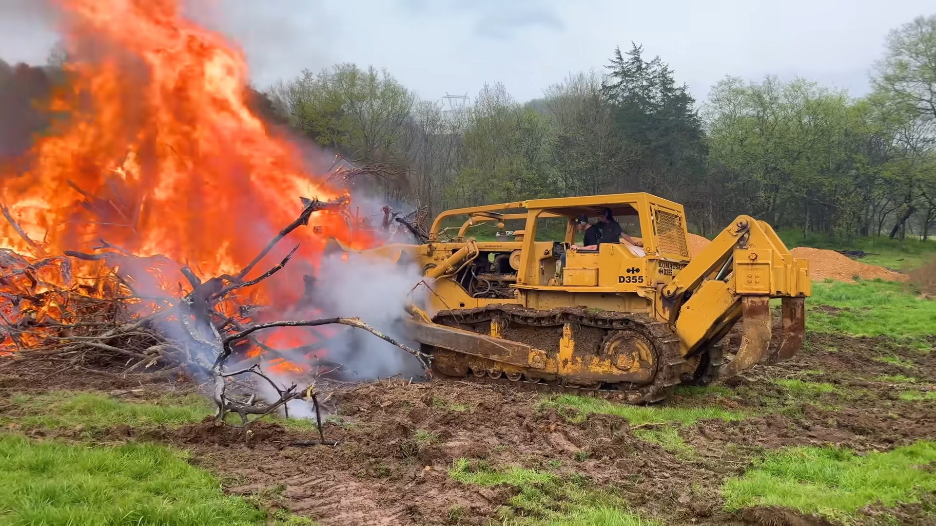 I found a piece from the real Killdozer and tried to recreate it