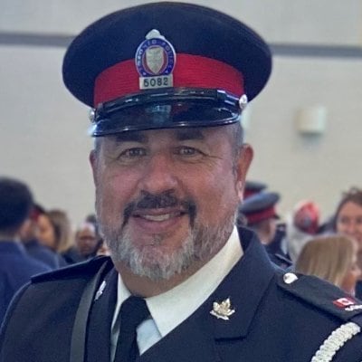 Who are the Toronto police officers accused of assisting organized ...