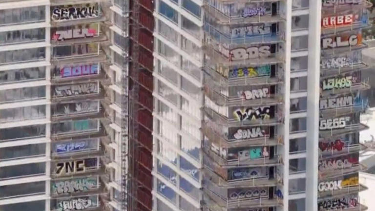 Graffiti towers in downtown LA one step closer to being cleaned up
