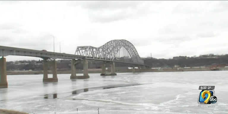 Julien Dubuque bridge repair work delayed again, Iowa DOT says