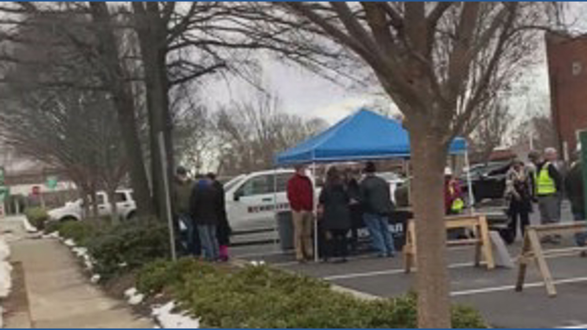 Community celebrates beam signing for new Paramount Theatre building