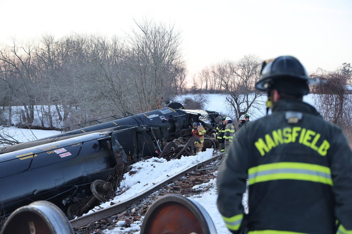Freight train derails in Connecticut, sending cars carrying liquid ...