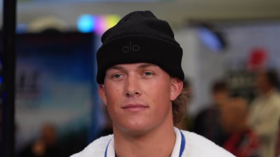 Jaxson Dart's mom Kara steals spotlight in daring outfit at NFL Honors