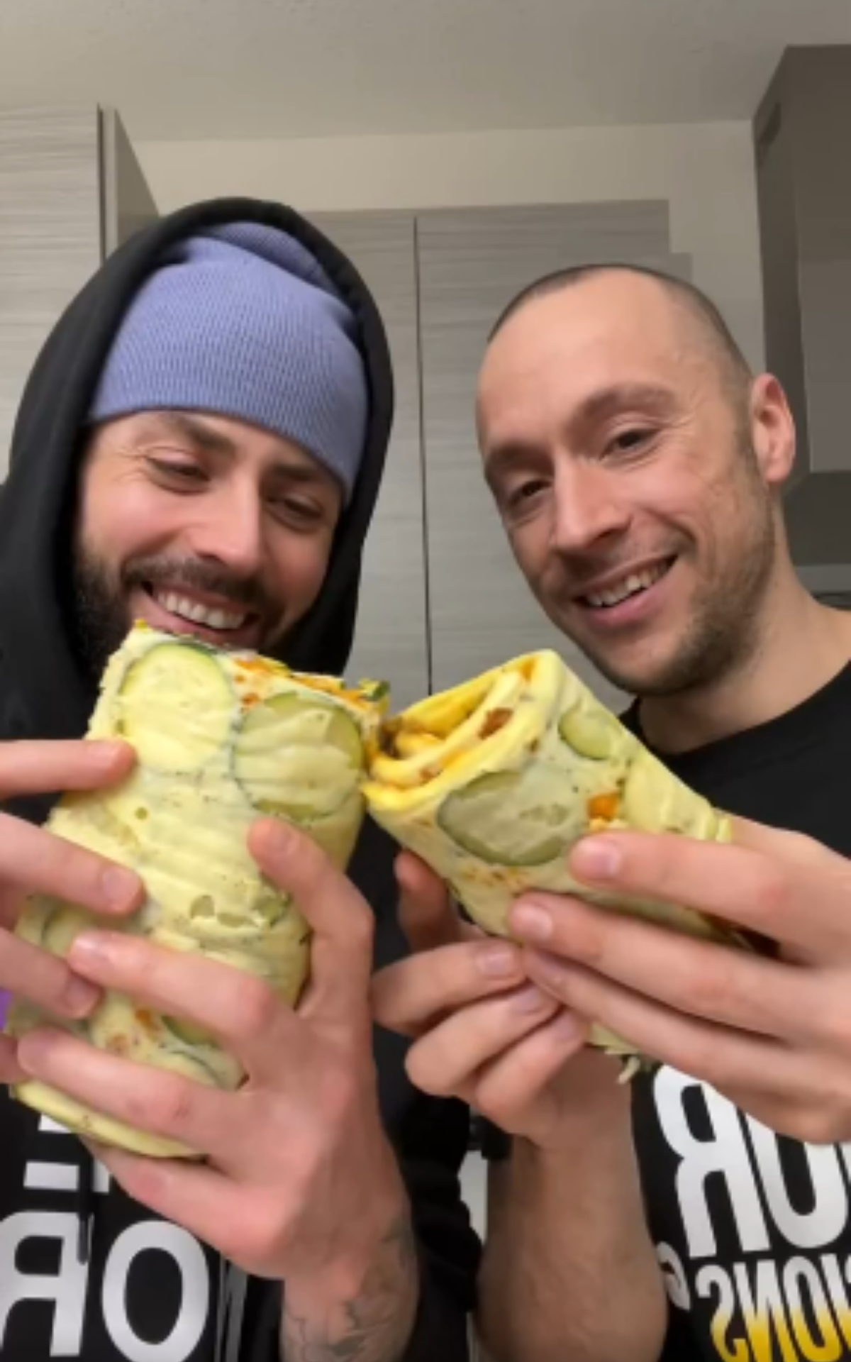 How to make a delicious cucumber roll with mushroom