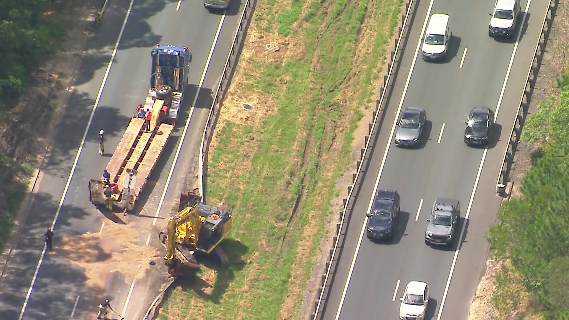 Bruce Highway reopen after excavator strikes Ilkley Road bridge at ...