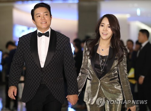 Lee Beom-soo, Lee Yoon-jin finalize amicable divorce, end 15-year marriage