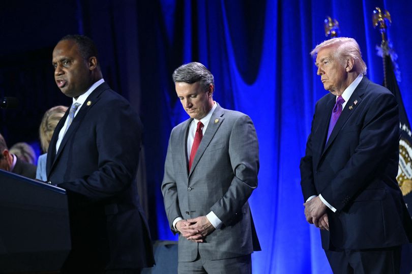 Trump humiliated as he stands behind congressman who openly burns him ...