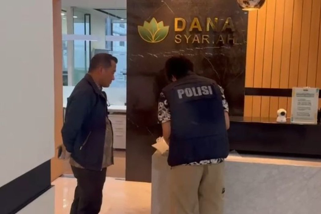 Polisi tahan eks pejabat OJK Fitri Hadi dalam kasus PT Dana Syariah ...