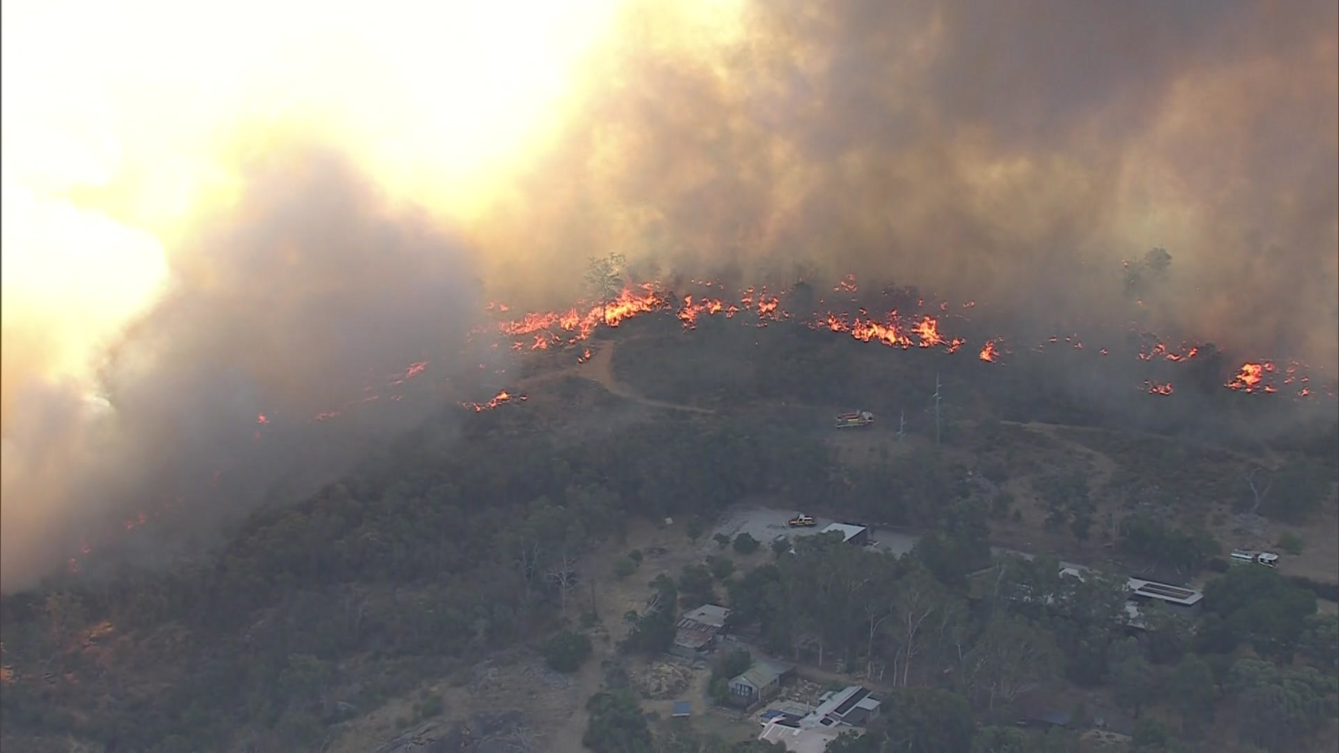 Bushfire warning downgraded for blaze in Darlington, Helena Valley in ...