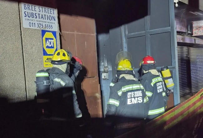 Firefighters tackle early-morning blaze in Johannesburg CBD