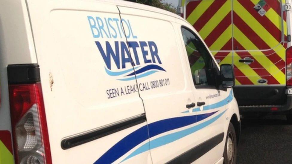 Large burst water main hits thousands of homes