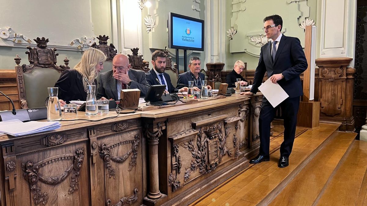 El PSOE arremete contra Carnero y cree que está inhabilitado como ...