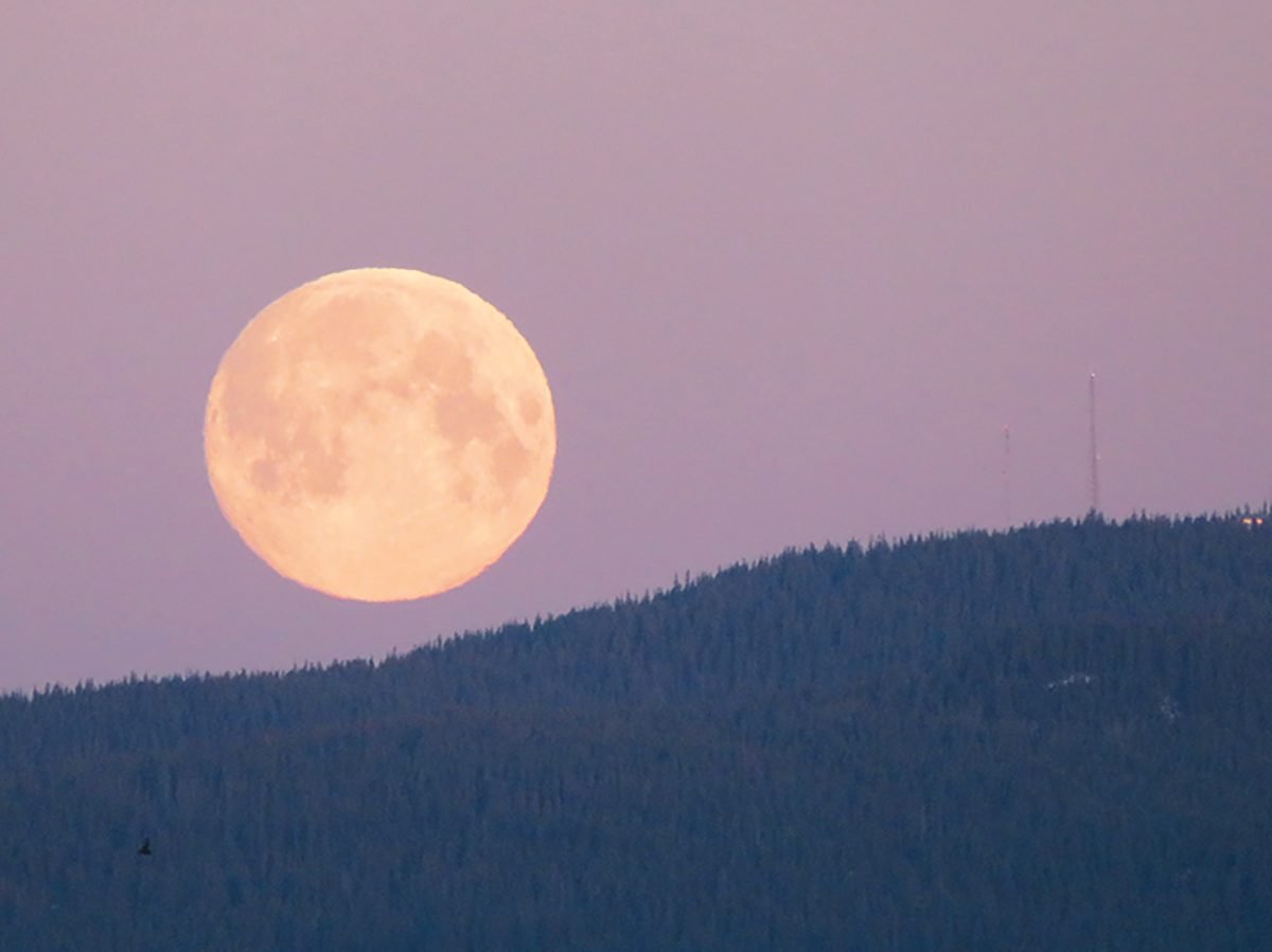 Capturing the moon’s many faces—and phases