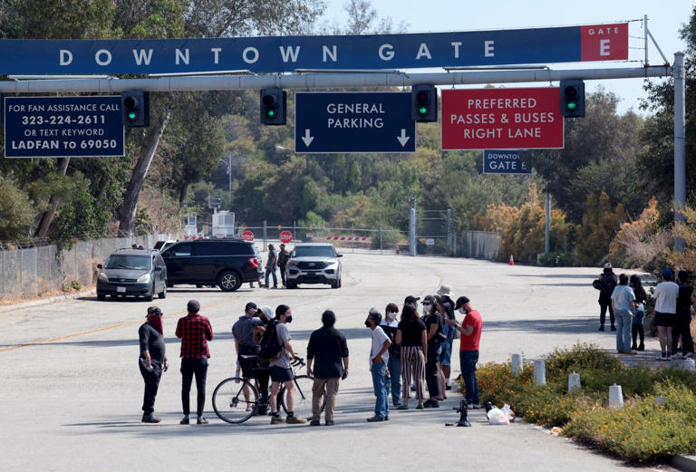 Plaschke: Just say no. Dodgers players should decline White House visit