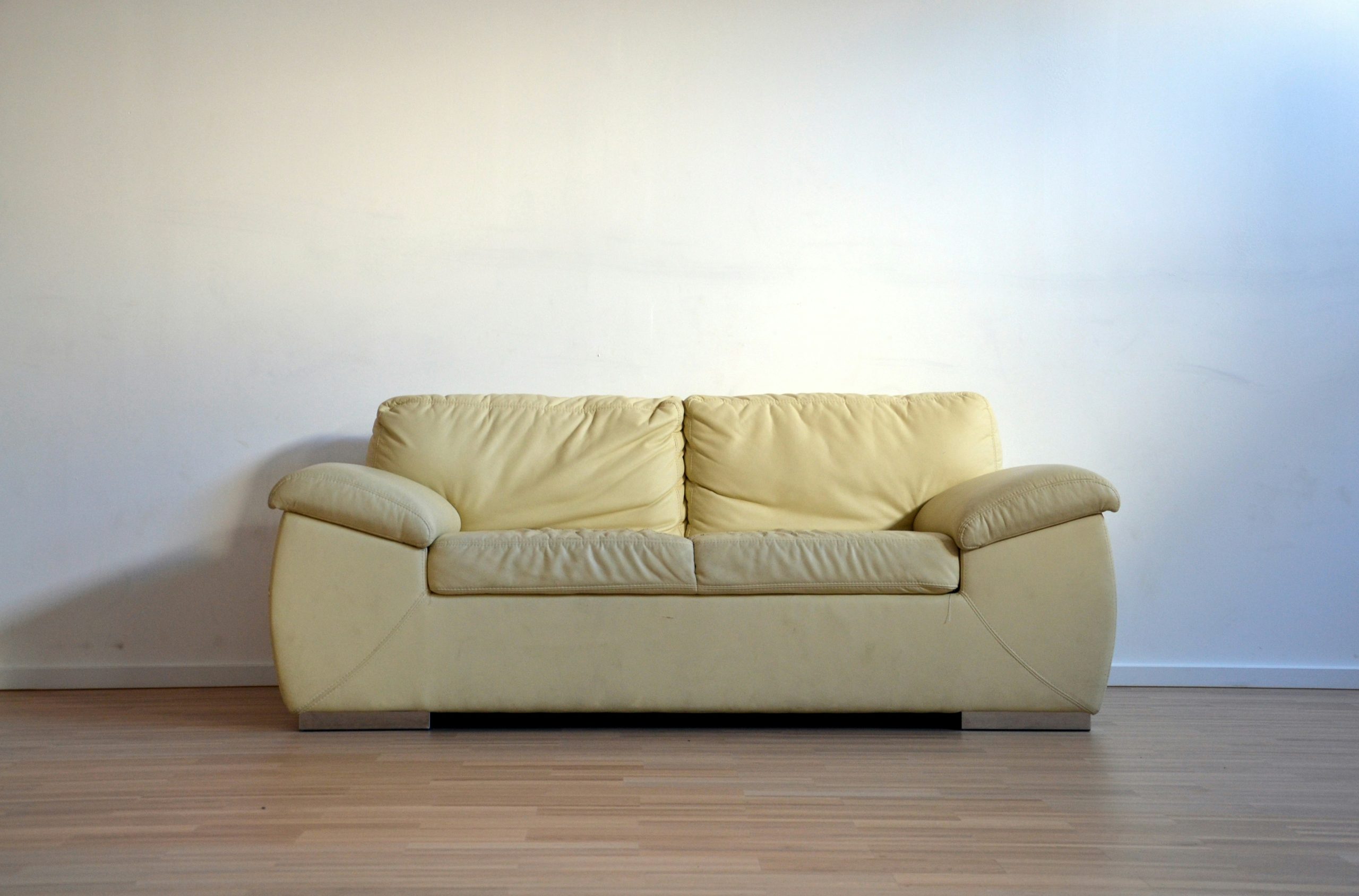 Functional seating ideas for small living rooms