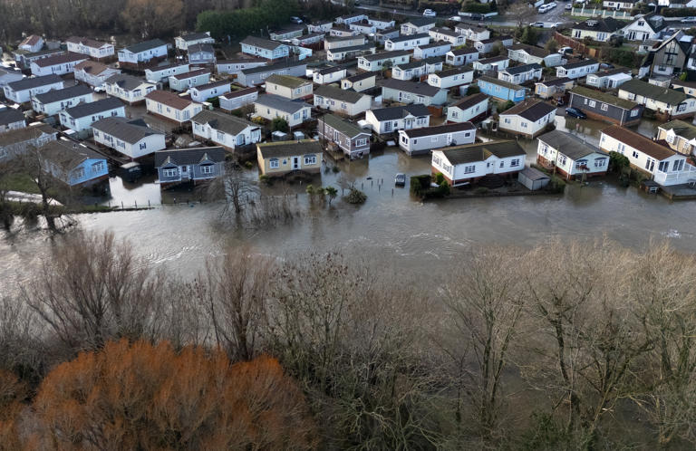 When is it going to stop raining? Fresh Met Office weather warning as ...