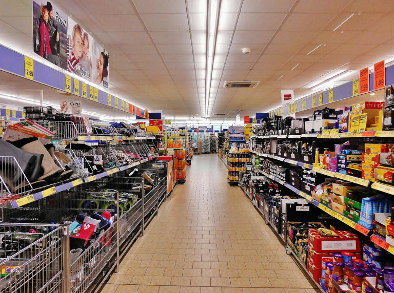 8 grocery store tricks shoppers rarely notice, former employees say