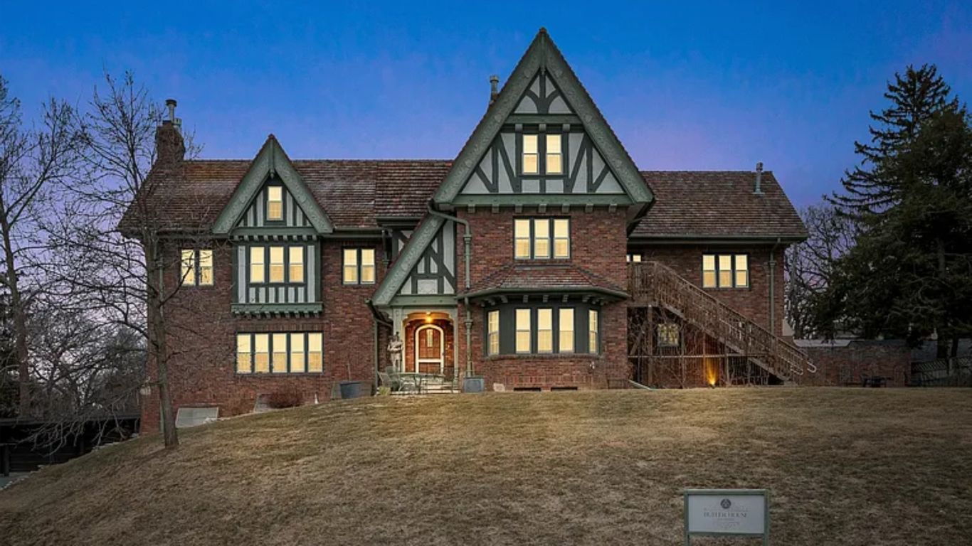 Des Moines' historic Butler House is for sale