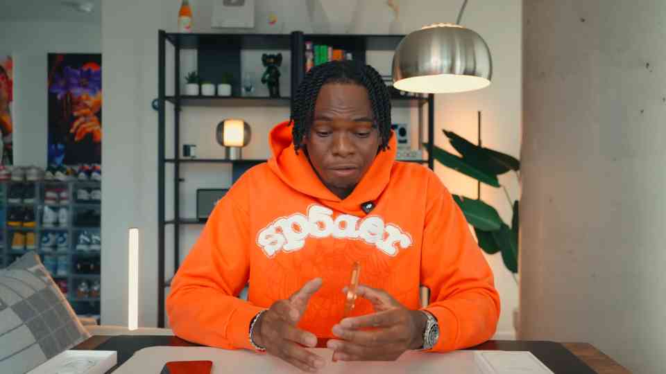 iPhone 17 Pro Max unboxing first impressions - cosmic orange!