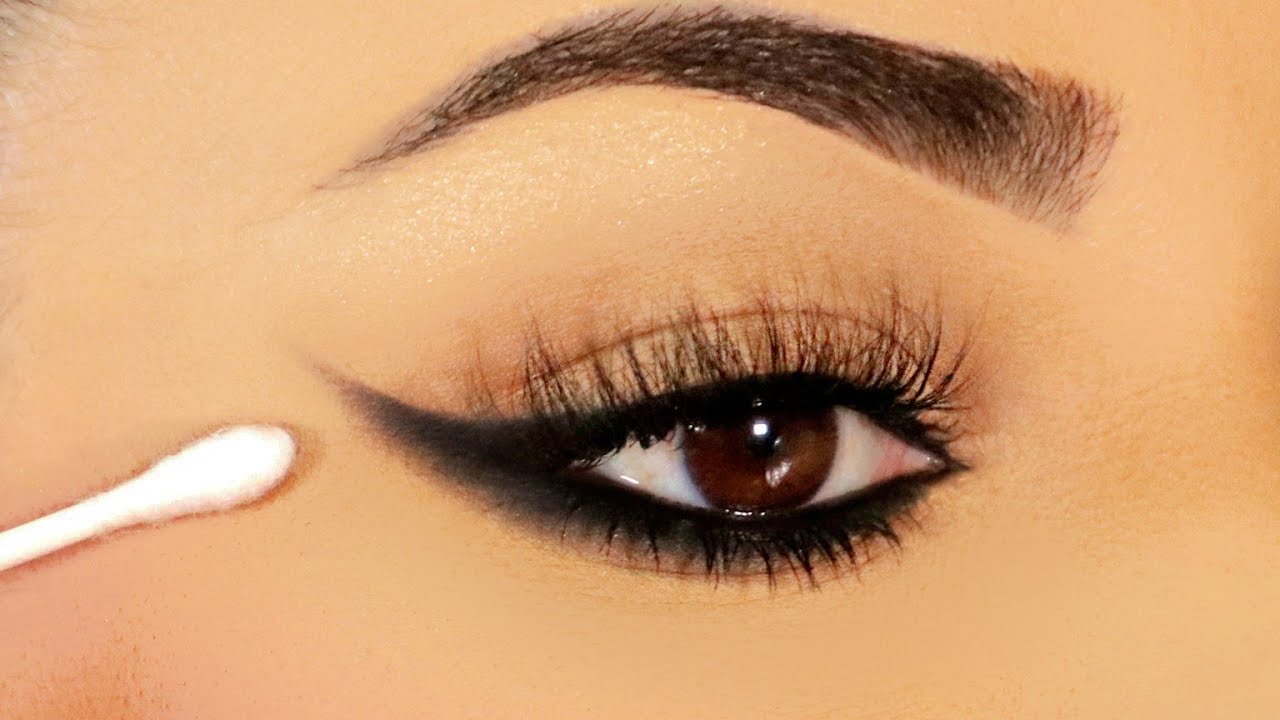 Smokey eyes made simple with this genius hack
