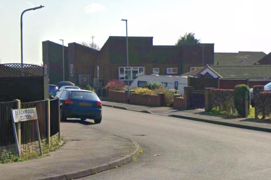 Pair arrested after man stabbed in Skegby