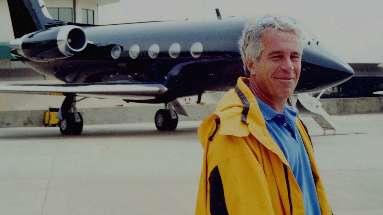 Affaire Epstein : "Epstine" ou "Epchtaïne"... Comment prononcer son nom