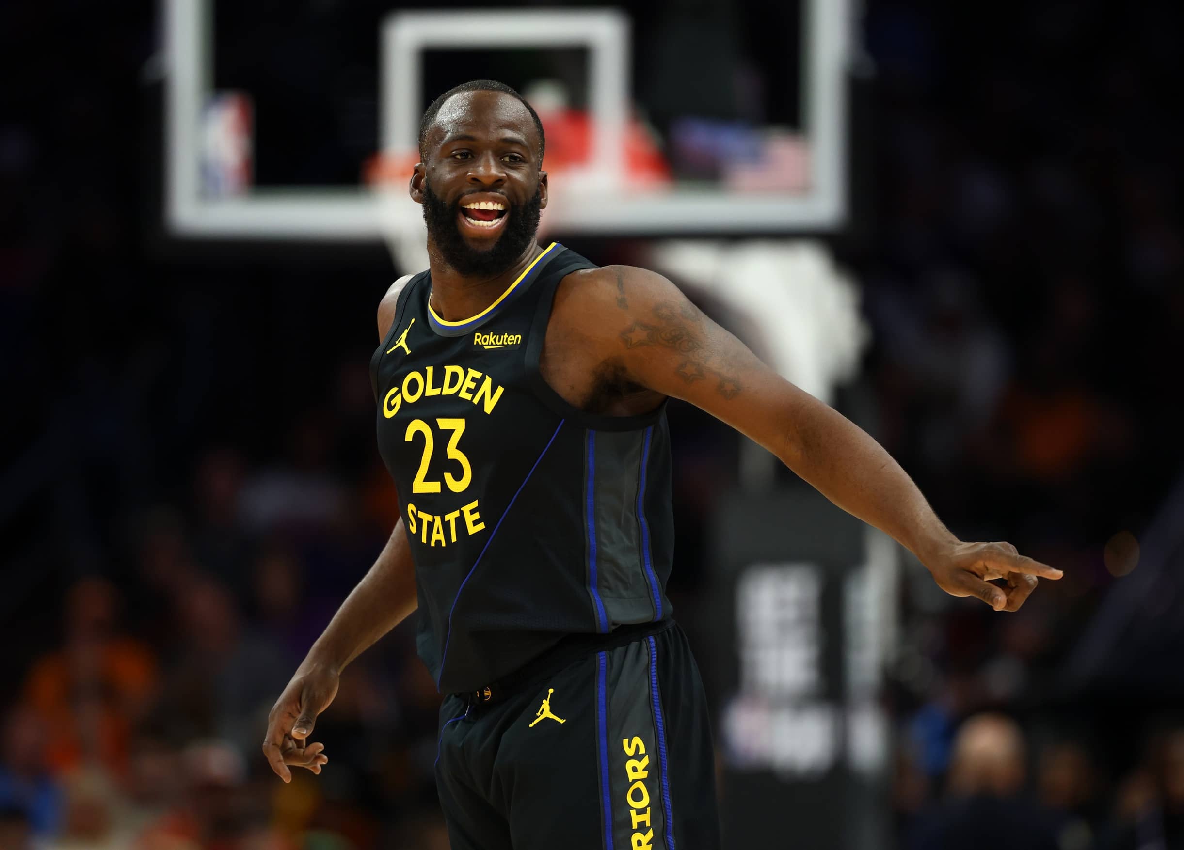 Draymond Green turns himself into Ben Simmons after passing up wide ...