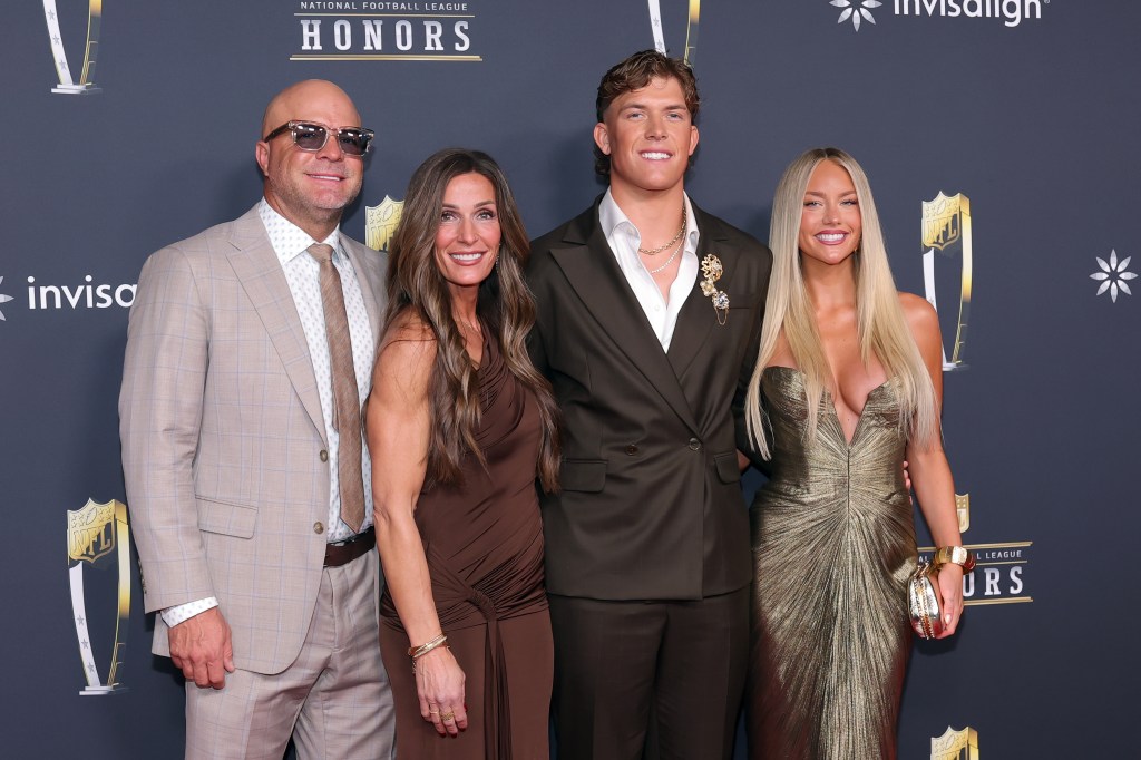 Jaxson Dart’s mom has touching message for Giants QB at NFL Honors