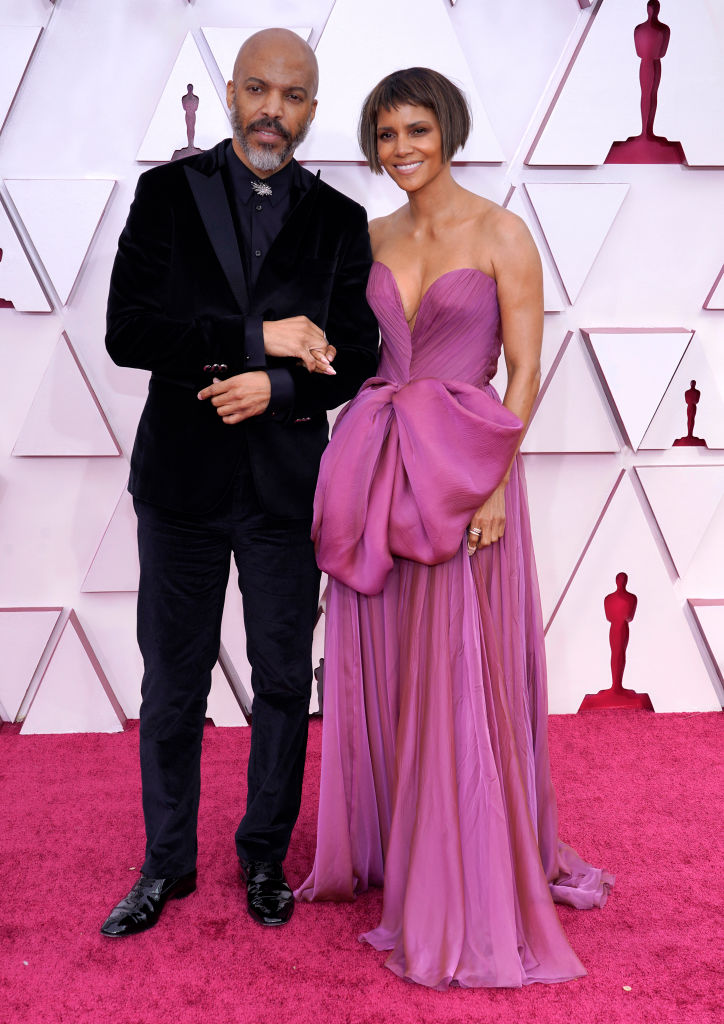 Tras años de rumores, Halle Berry confirma su compromiso con el músico ...