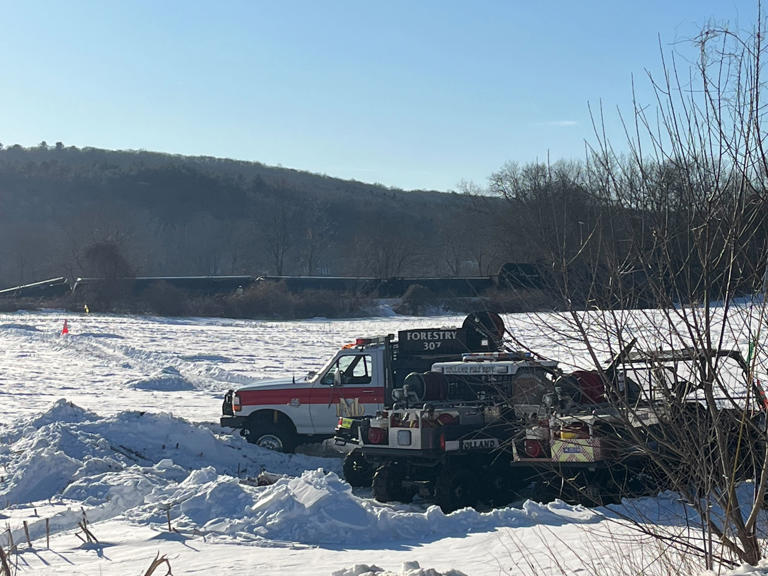 No leaks reported as crews work to clean up Mansfield train derailment
