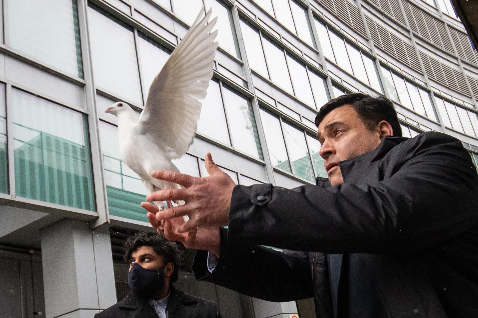 30th anniversary of IRA bomb in Docklands of London: Victims speak of ...
