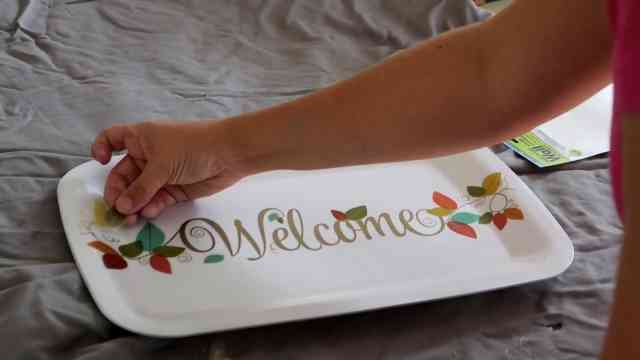 How to make a Dollar Tree fall decor sign for your walls