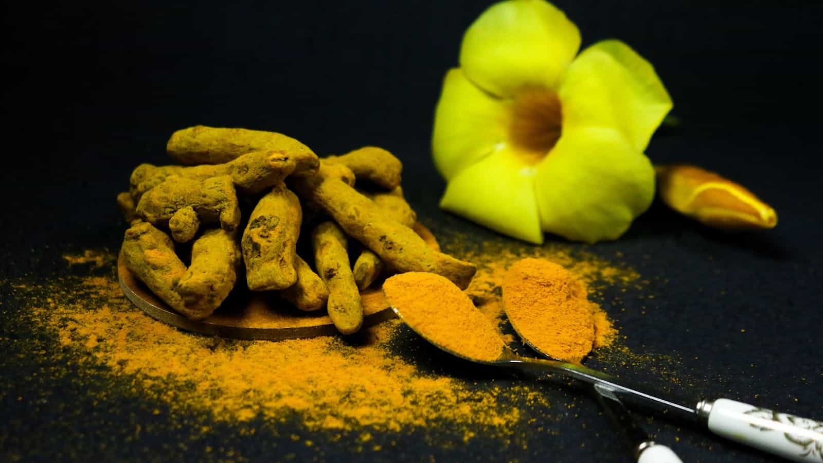 Top doctors reveal the unexpected danger of taking turmeric daily