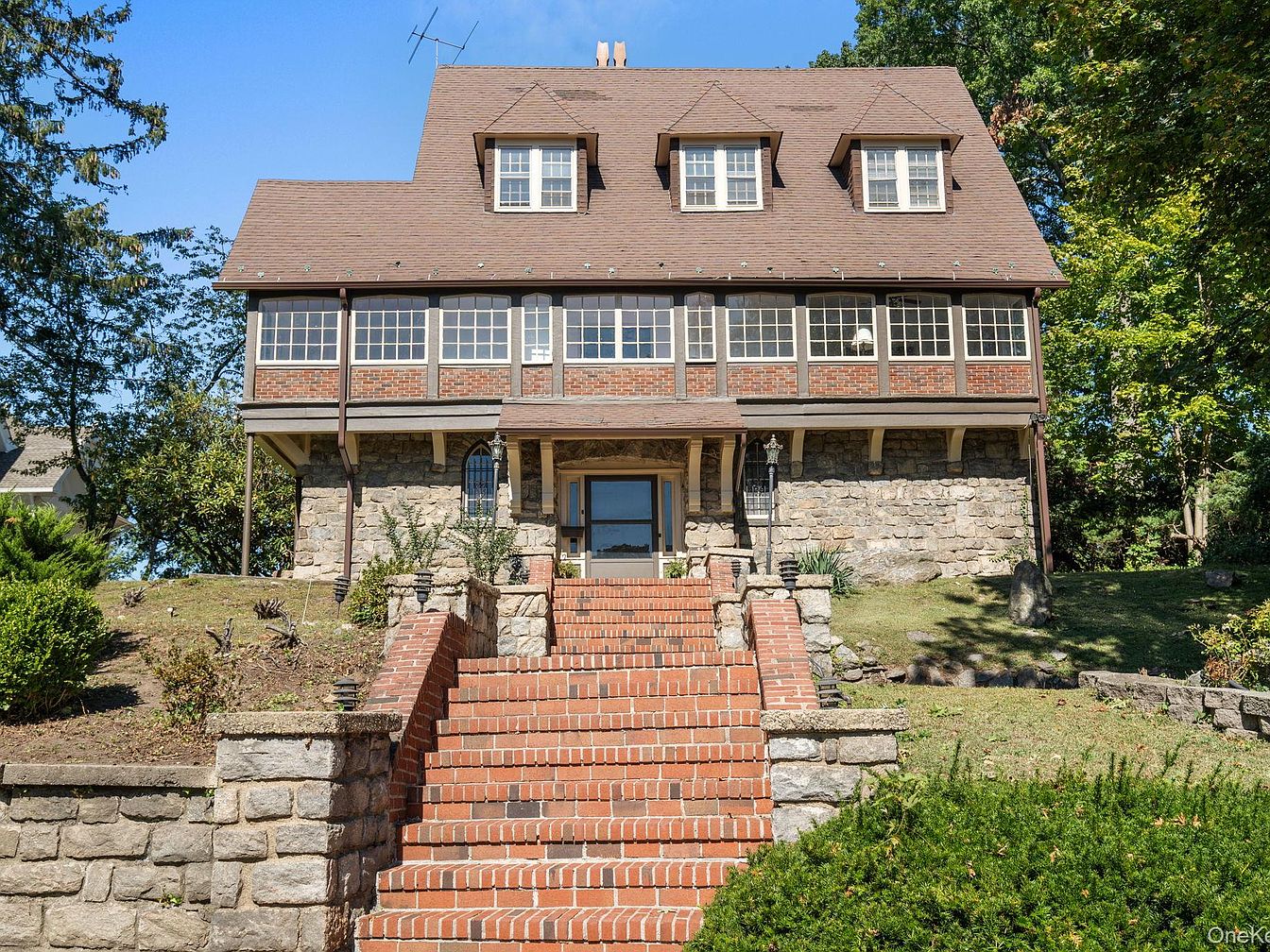 This 1906 Stately Residence in New Rochelle, New York, Featuring a Rare ...