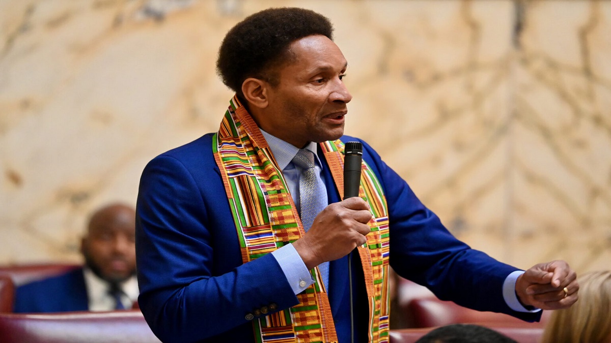 Ellis accuses Senate leaders of retaliation over redistricting protest