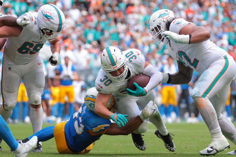 Ex-Wisconsin fullback Alec Ingold cut by Miami Dolphins