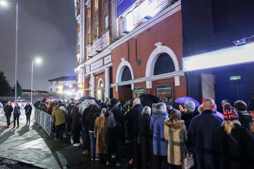 Huge queue spotted in Tuebrook