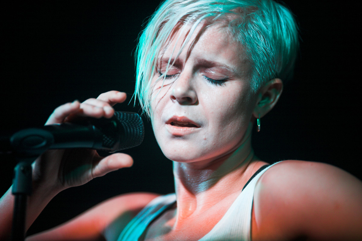 '90s music star announces 2026 world tour