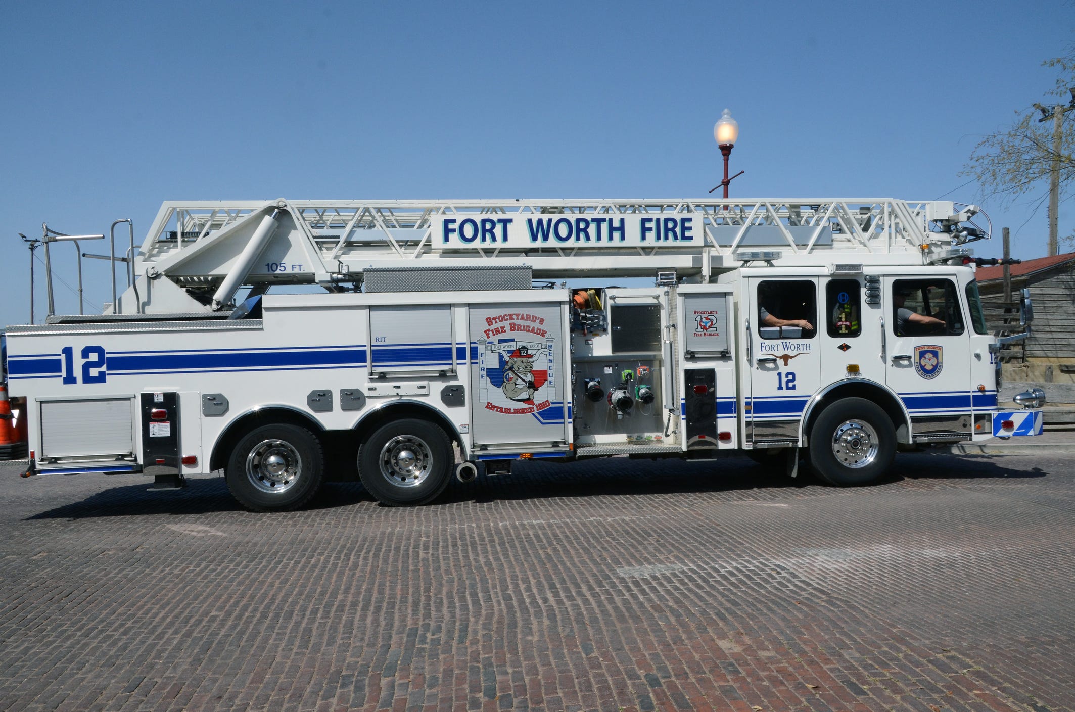 Fort Worth firefighter injured battling 2-alarm warehouse fire