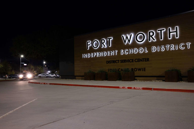 Fort Worth ISD trustees vote 7-1 to appeal state takeover