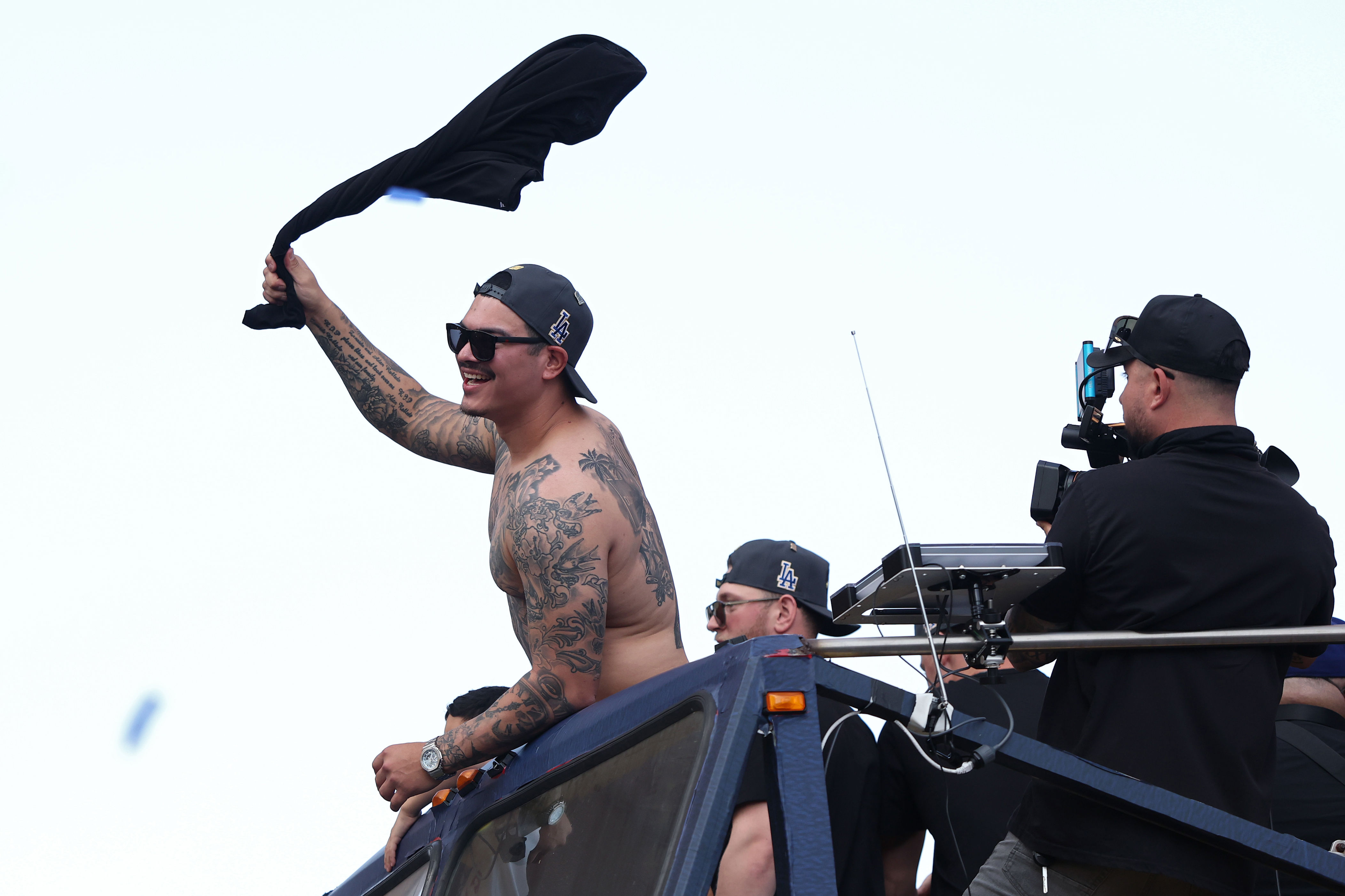 Dodgers make stunning decision on fan-favorite reliever from two ...