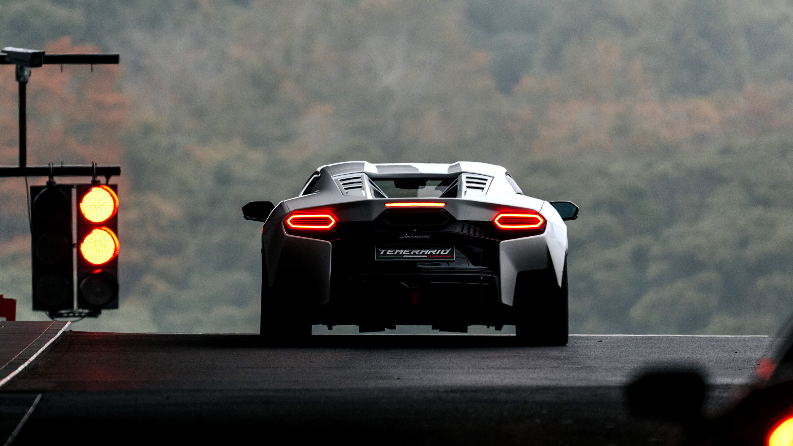 Only two gas cars have ever beaten this Lambo’s acceleration time at ...