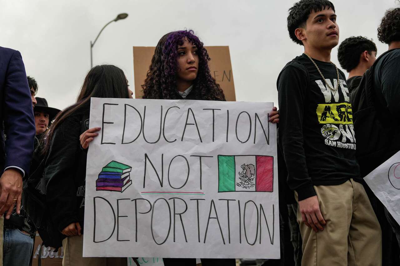 Texas will see modest job growth in 2026 as Trump's ICE crackdown ...