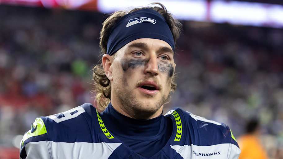 Seahawks WR Jake Bobo can't stop his family from rooting for the Patriots