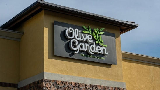 Pennsylvania Olive Garden suicide: Disturbing 911 audio emerges; 'man ...